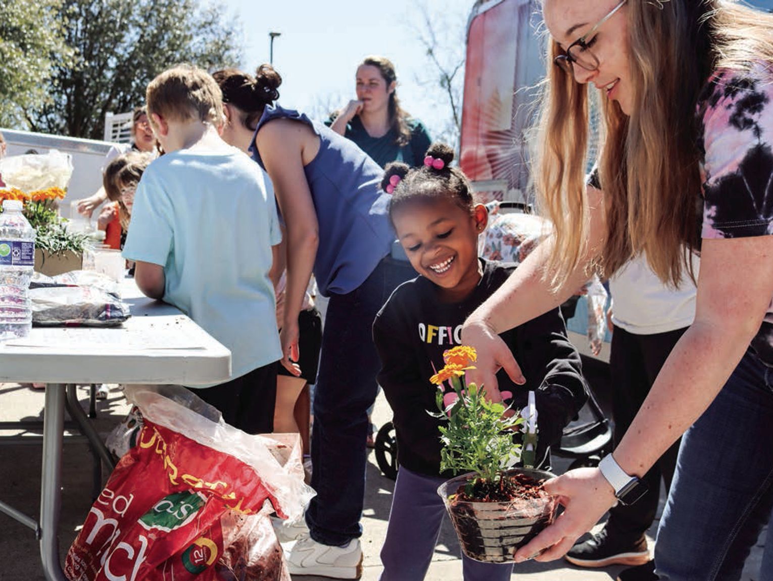 Water managers, Azle library team up for soil, water demonstrations